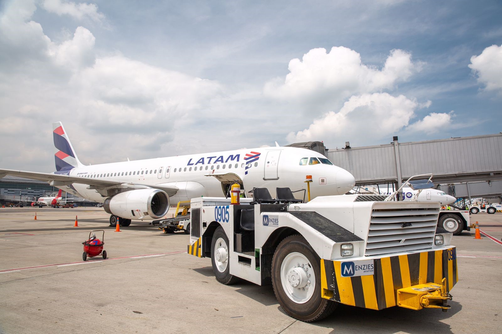 Menzies Aviation wins first LATAM Airlines engineering contract in ...